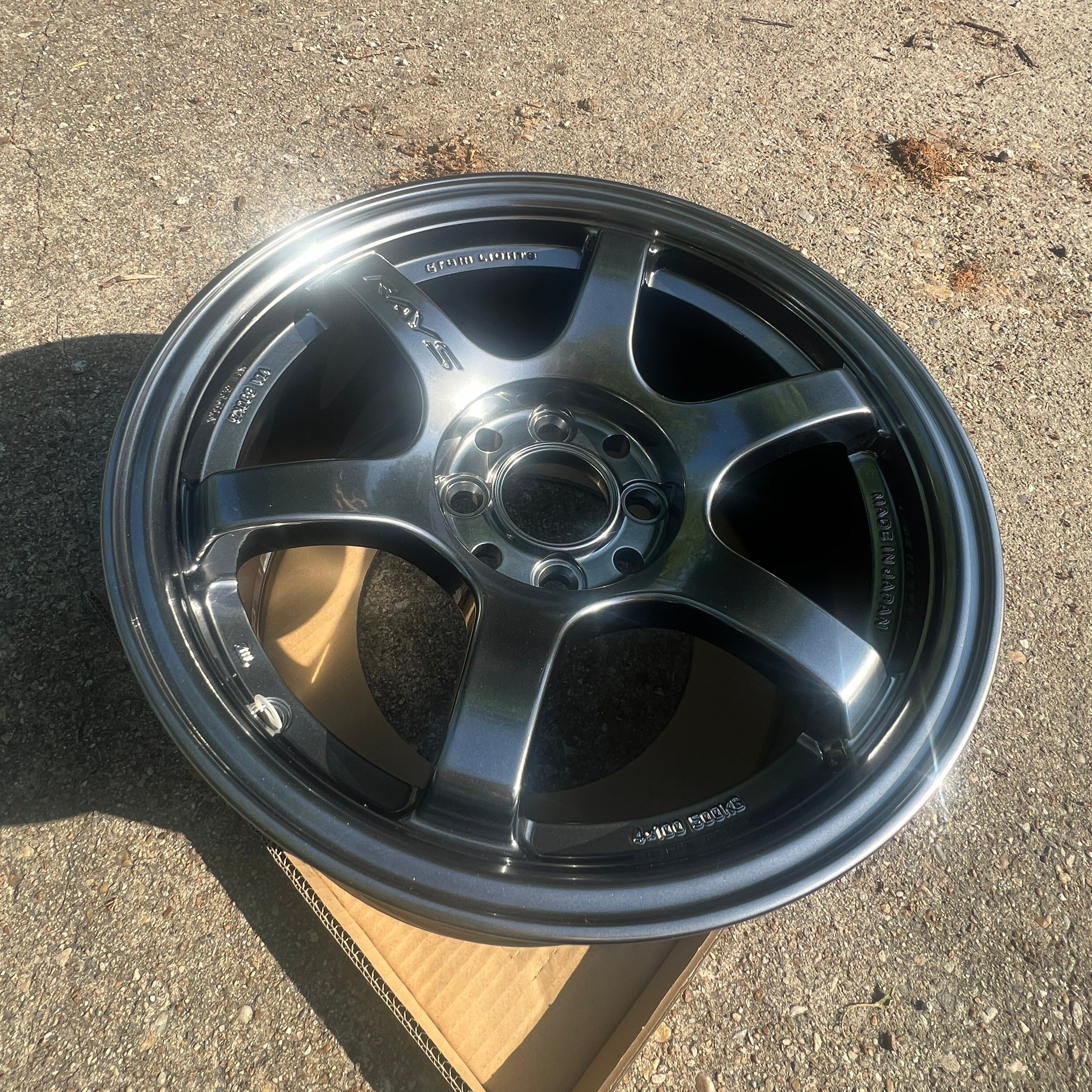 Gram Lights 57DR 15x8" +35mm 4-100 Grace Silver Wheel – KamiSpeed.com